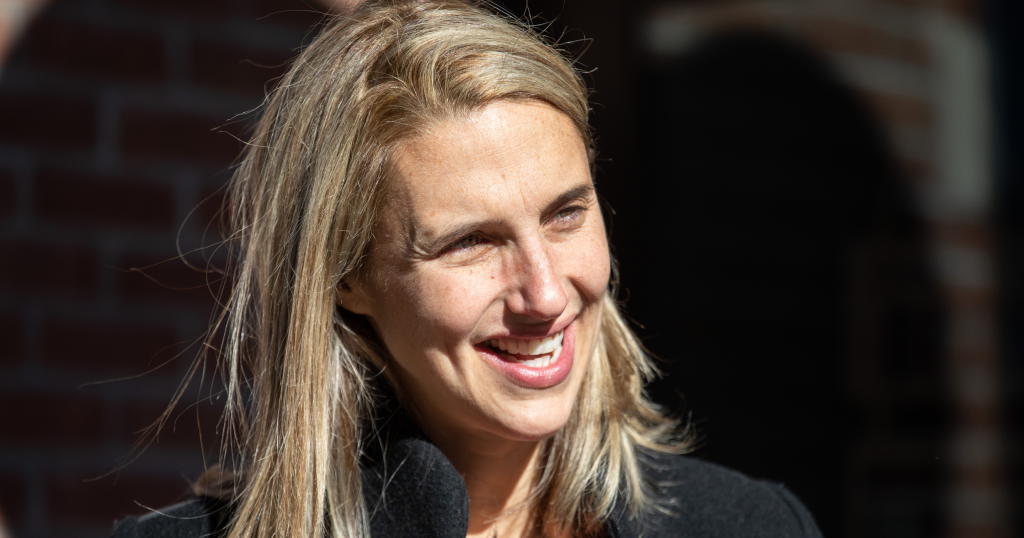 Caroline Simmons Officially Sworn In As Stamford Mayor - CBS New York