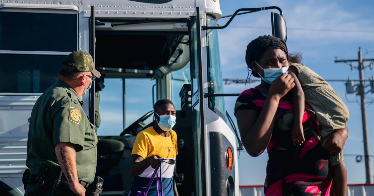 Small percentage of migrants processed by U.S. in 2021 had access to ...