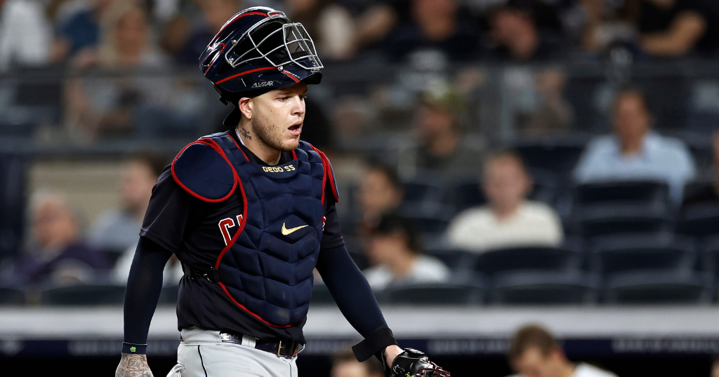 AP Source: Pittsburgh Pirates, Catcher Roberto Pérez Reach 1-Year Deal ...