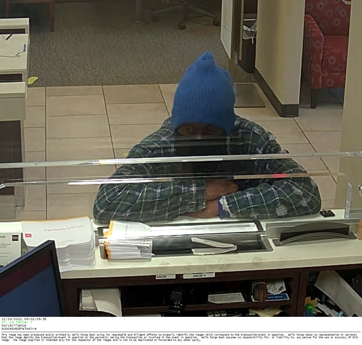 Do You Recognize This Man Fbi Releases Photos Of Pompano Beach Bank