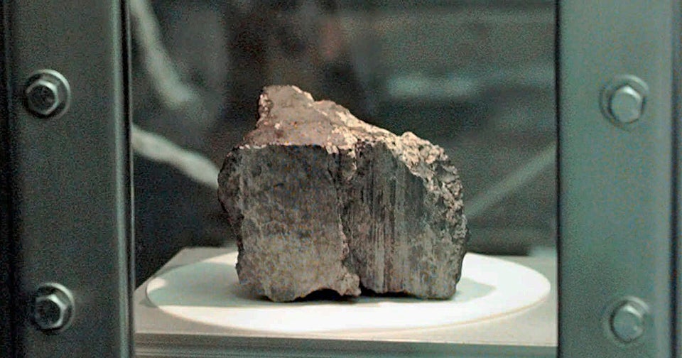 Study Contradicts 25-Year-Old Announcement of Mars Life in Antarctic ...