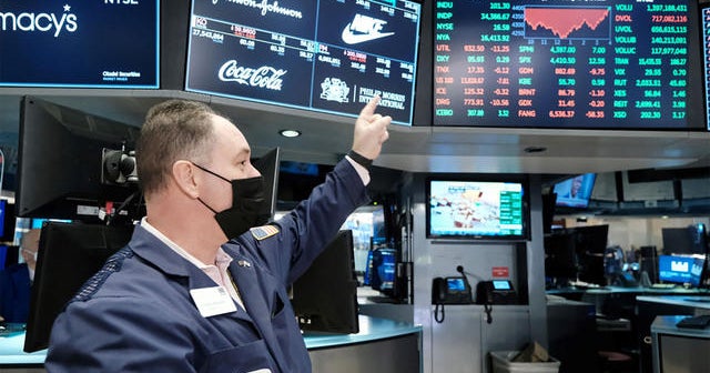 MoneyWatch: Stock market rebounds following plunge - CBS News