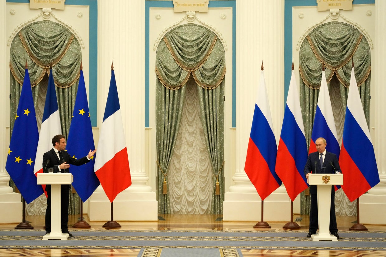 Did Macron get the long table treatment because he refused a Russian ...