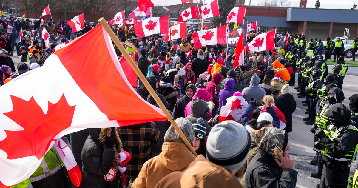 Canadian police arrive to remove protesters at busiest U.S. border ...