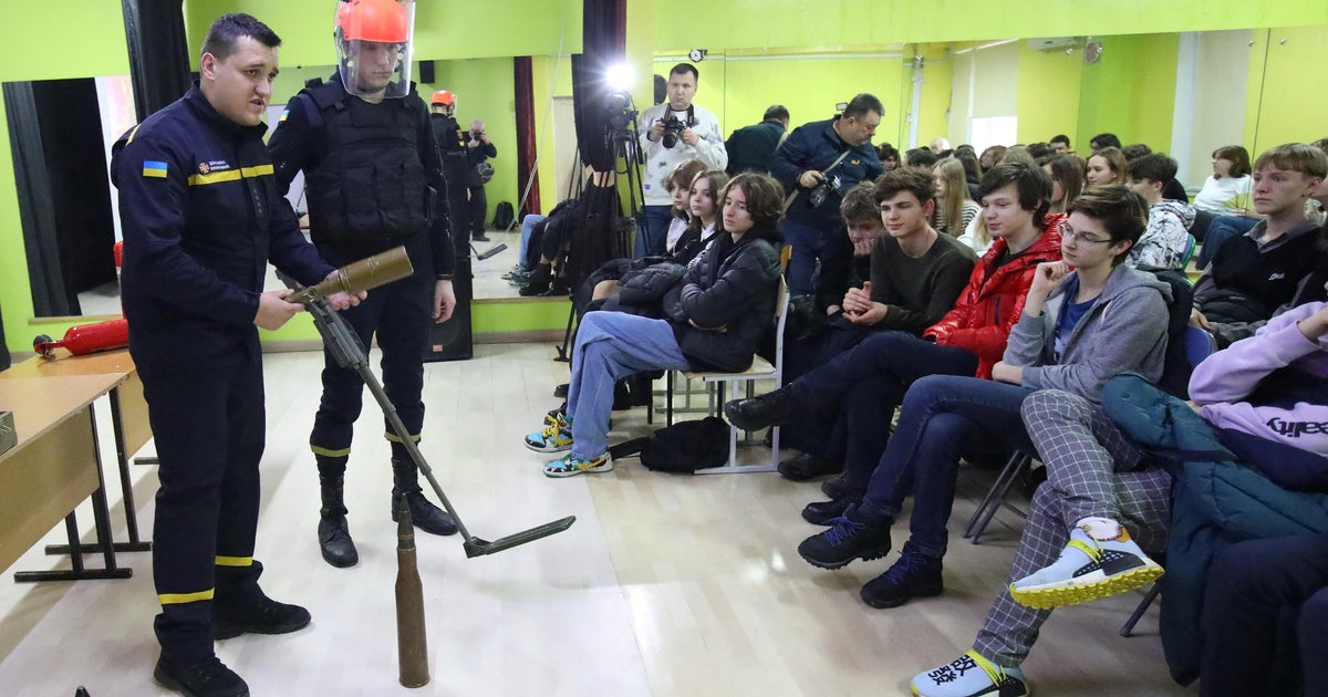 Ukrainian school children get lessons on how to survive an invasion as ...