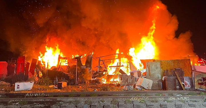 UPDATE: Homeless Encampment Fire Erupts Under Key MacArthur Maze Onramp ...