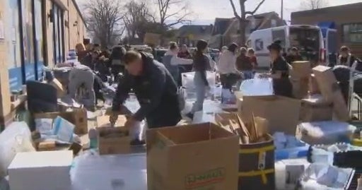 Here's how you can help Ukrainian refugees - CBS Chicago