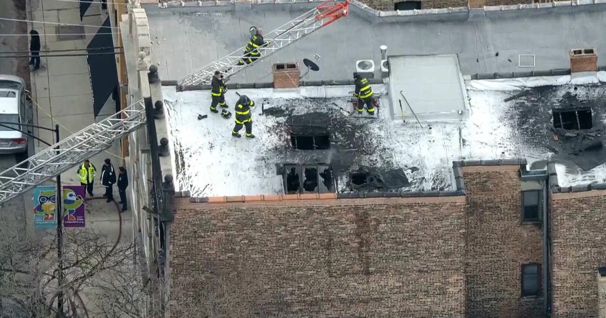 Fire breaks out in Little Italy apartment building - CBS Chicago