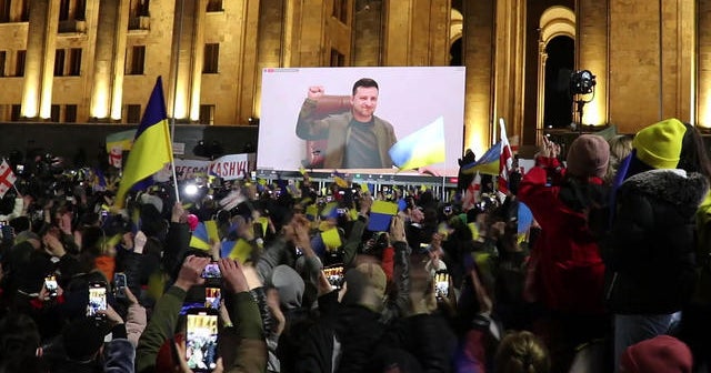 A modern-day David vs. Goliath - CBS News