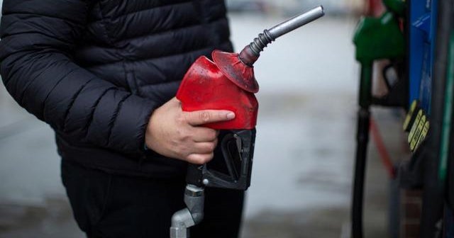 MoneyWatch: Soaring gas prices putting strain on American households ... MoneyWatch: Soaring gas prices putting strain on American households ...