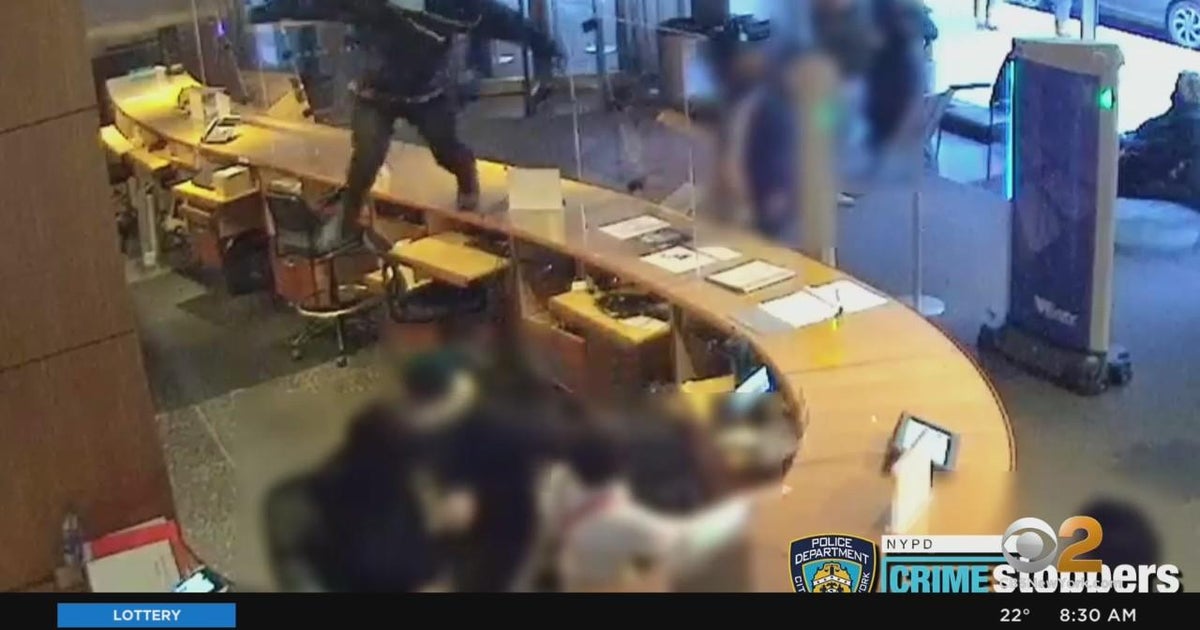 Surveillance video shows MoMA stabbing suspect climb over reception ...