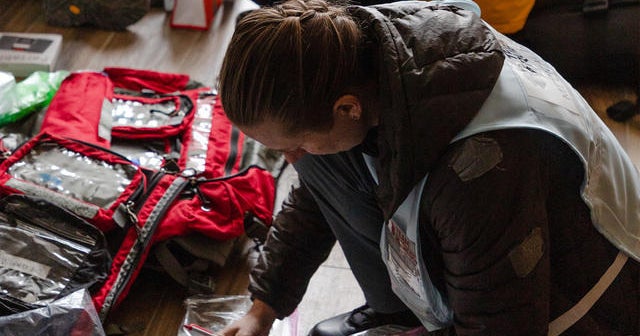Emergency medical team heads to Ukraine to help injured civilians - CBS ...