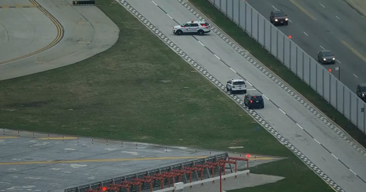 Man jumps fence, strips, tries to climb onto private plane at Midway ...