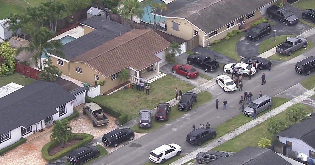 Police: Man Detained During Pre-Dawn Federal Raid Killed In Officer ...