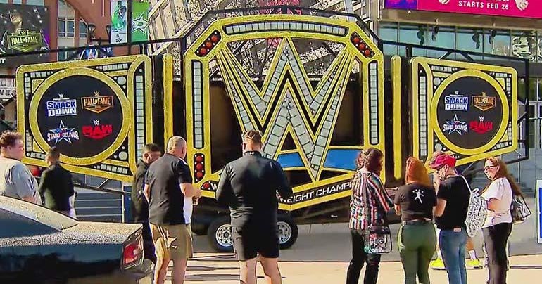 WWE fans gather in North Texas for Wrestlemania - CBS Texas