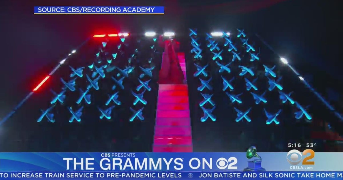 Columbian rapper J Balvin gives electric Grammys performance - CBS Los ...