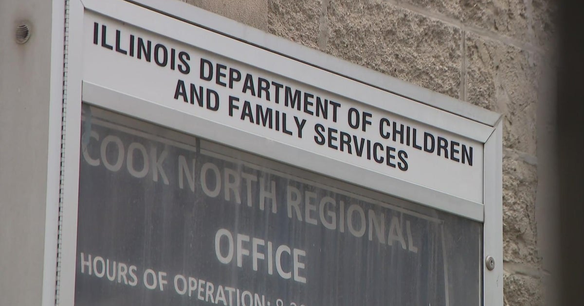 Retired caseworker says DCFS is in worst condition she's seen - CBS Chicago