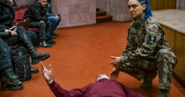 Photojournalist shares images from war-torn Ukraine - CBS News