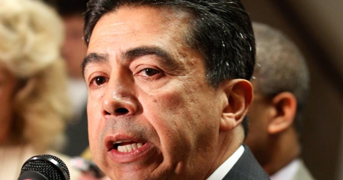 As former Ald. Danny Solis pleads not guilty to bribery, city may seek ...