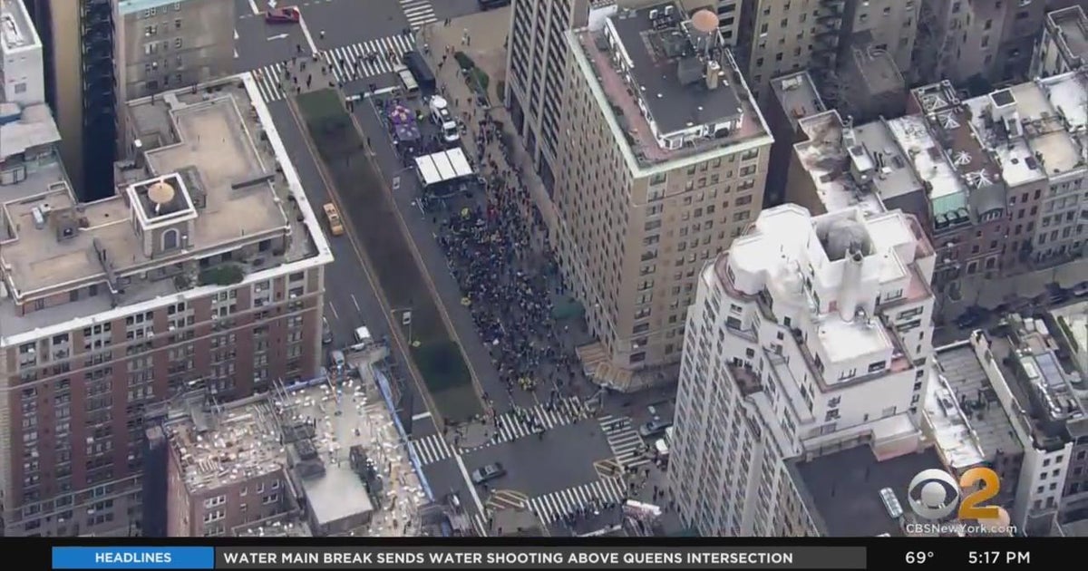 Vote expected on possible building workers strike - CBS New York
