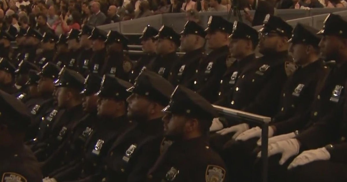 NYPD class of 2022 celebrates graduation day - CBS New York