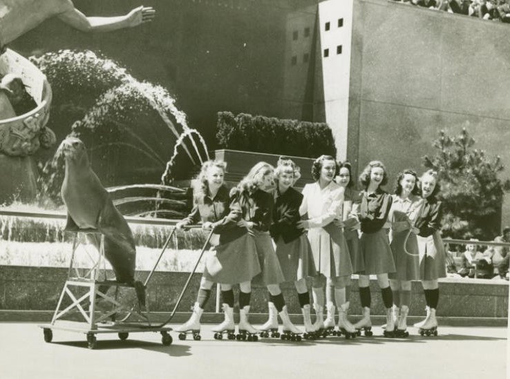 Roller skating returns to Rockefeller Center for the first time in ...