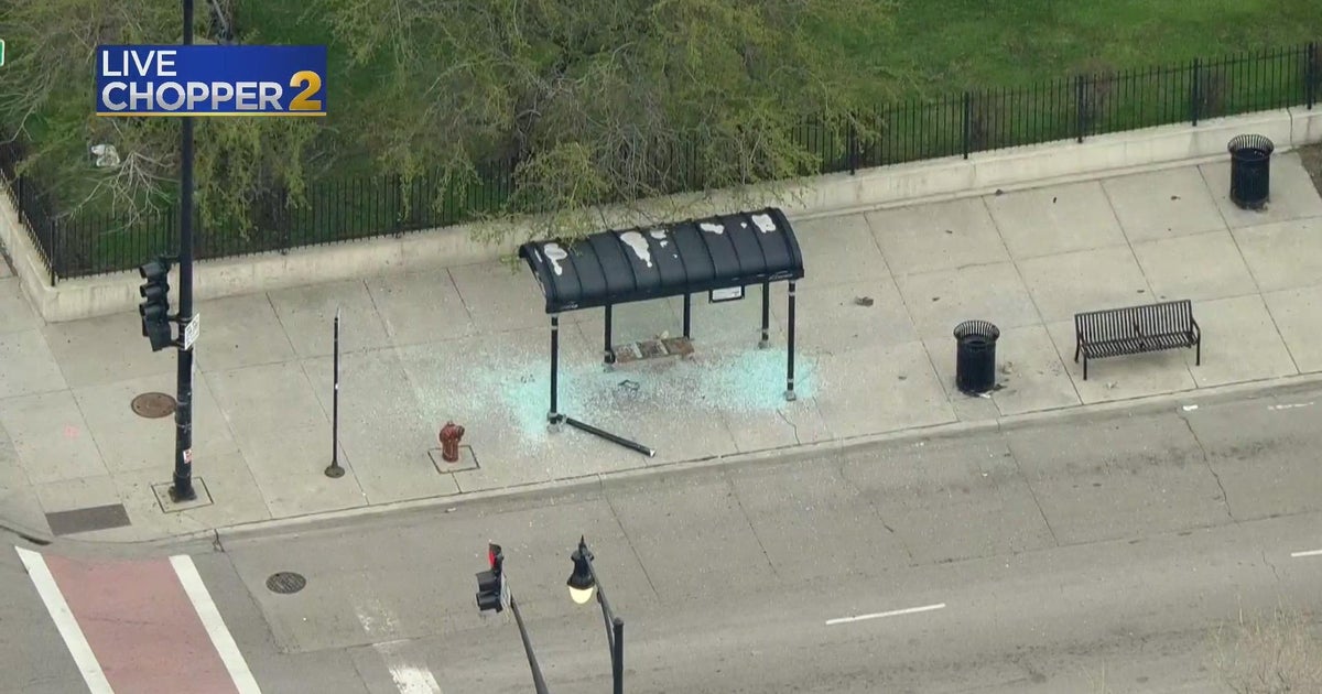 Driver shot before crashing car into bus stop in Lawndale - CBS Chicago