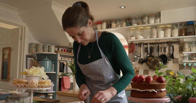 Former royal chef Carolyn Robb shares stories and recipes - CBS News