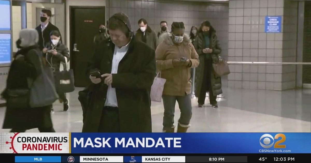 Some commuters shed their masks for morning rush - CBS New York