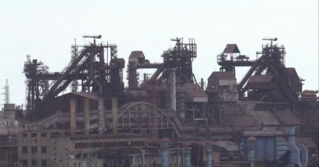 Putin orders blockade of Mariupol steel plant - CBS News