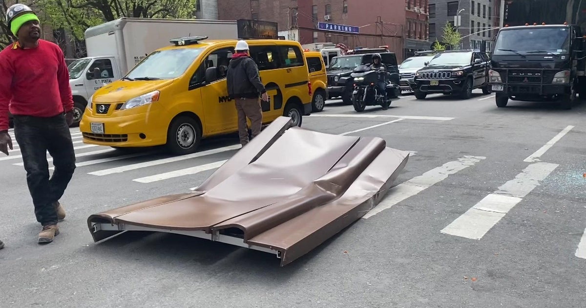 Large debris apparently falls from West Side building in "construction ...