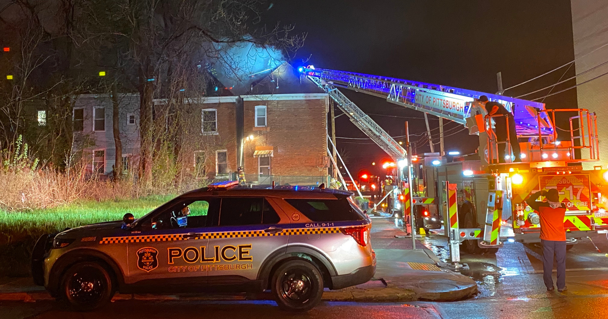 Fast-moving fire spreads to second home in Larimer - CBS Pittsburgh