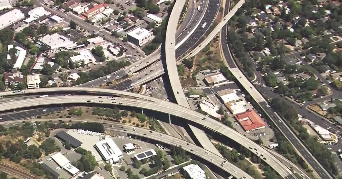 Raw video: Pedestrian on 680/24 highway overpass blocks traffic for ...