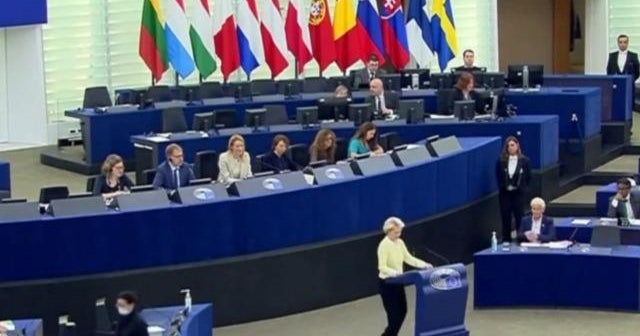 European Union proposes total ban on Russian oil - CBS News