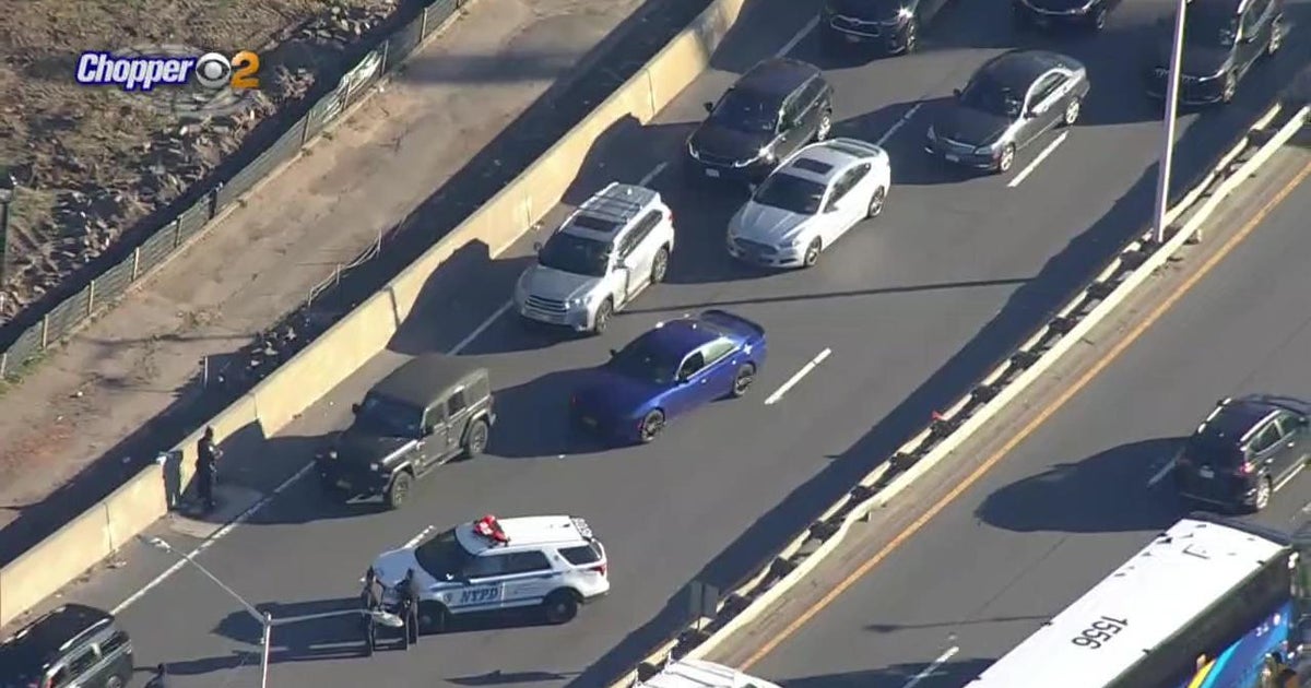 Fatal motorcycle crash snarls FDR for hours - CBS New York