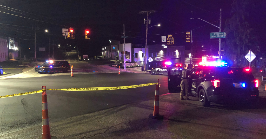 Bethel Park Officer Hit By Pick Up Truck Cbs Pittsburgh