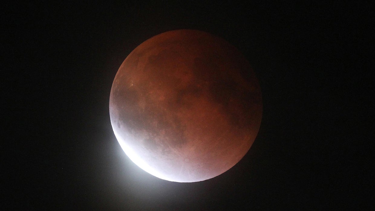 Boston area gets a glimpse of "super flower blood moon" lunar eclipse ...
