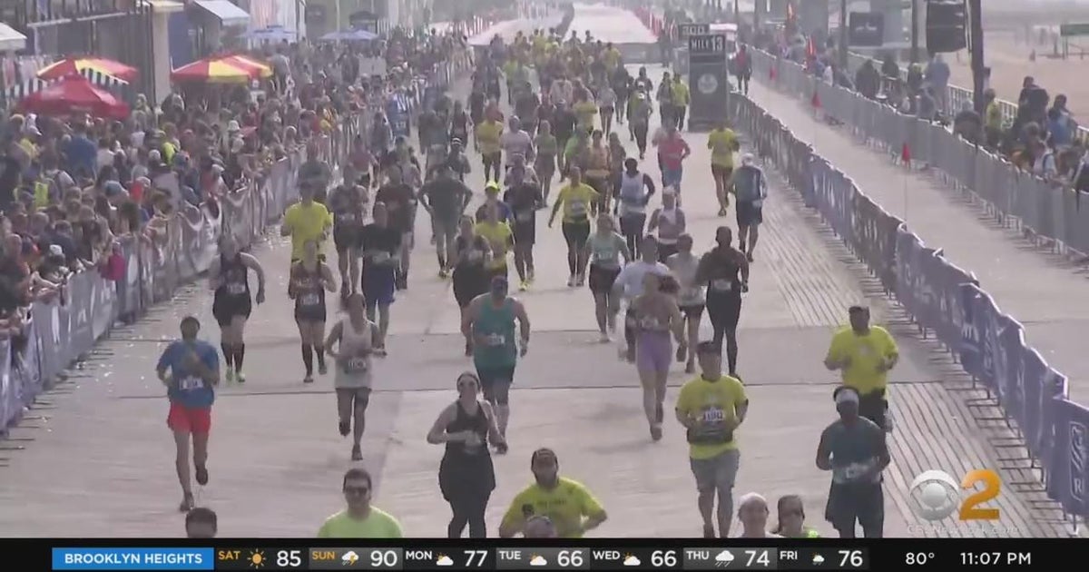 Runner dies after crossing finish line at Brooklyn Half Marathon - CBS ...