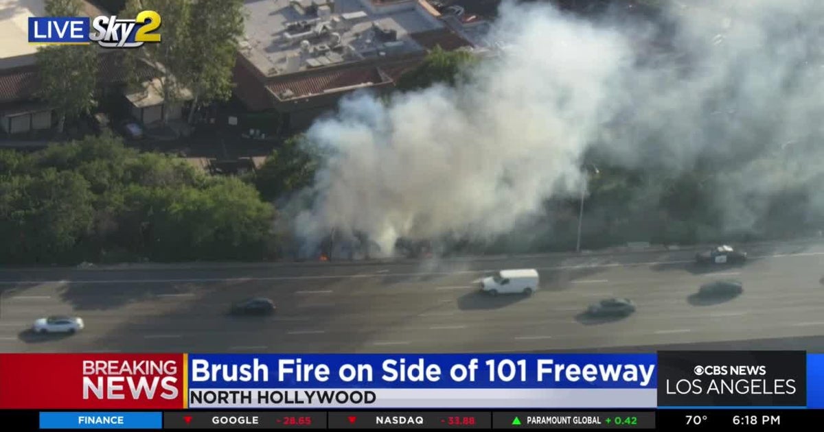 Brush fire burns near 101 Freeway in North Hollywood - CBS Los Angeles