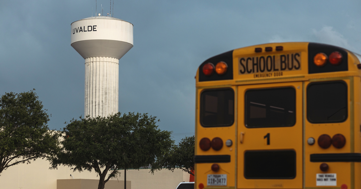 Sen. Chris Murphy calls for urgent gun reform following Texas school ...