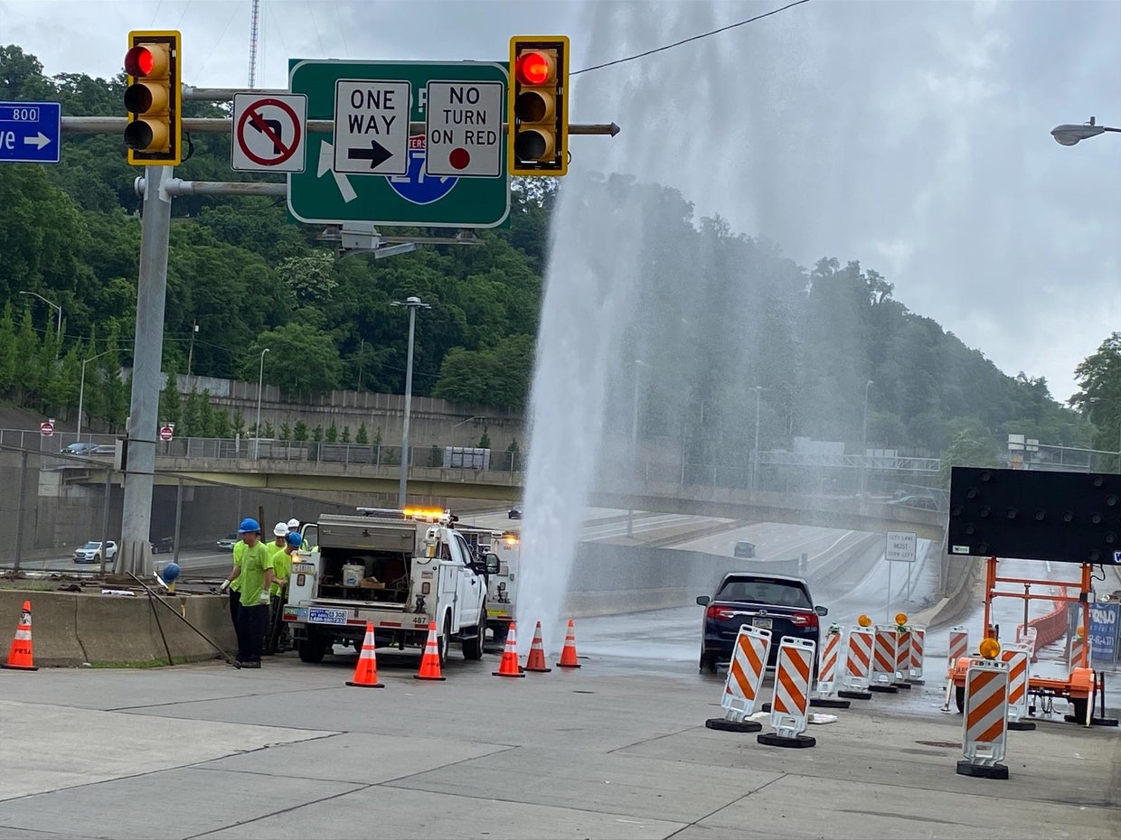 Water main break creates 20-foot geyser in East Allegheny - CBS Pittsburgh