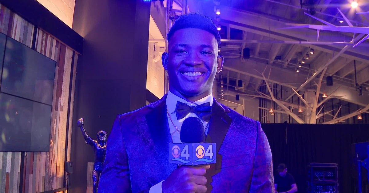 WEB EXTRA: Kenyatta Jackson Jr. Wins CBS4 Nat Moore Trophy - CBS Miami
