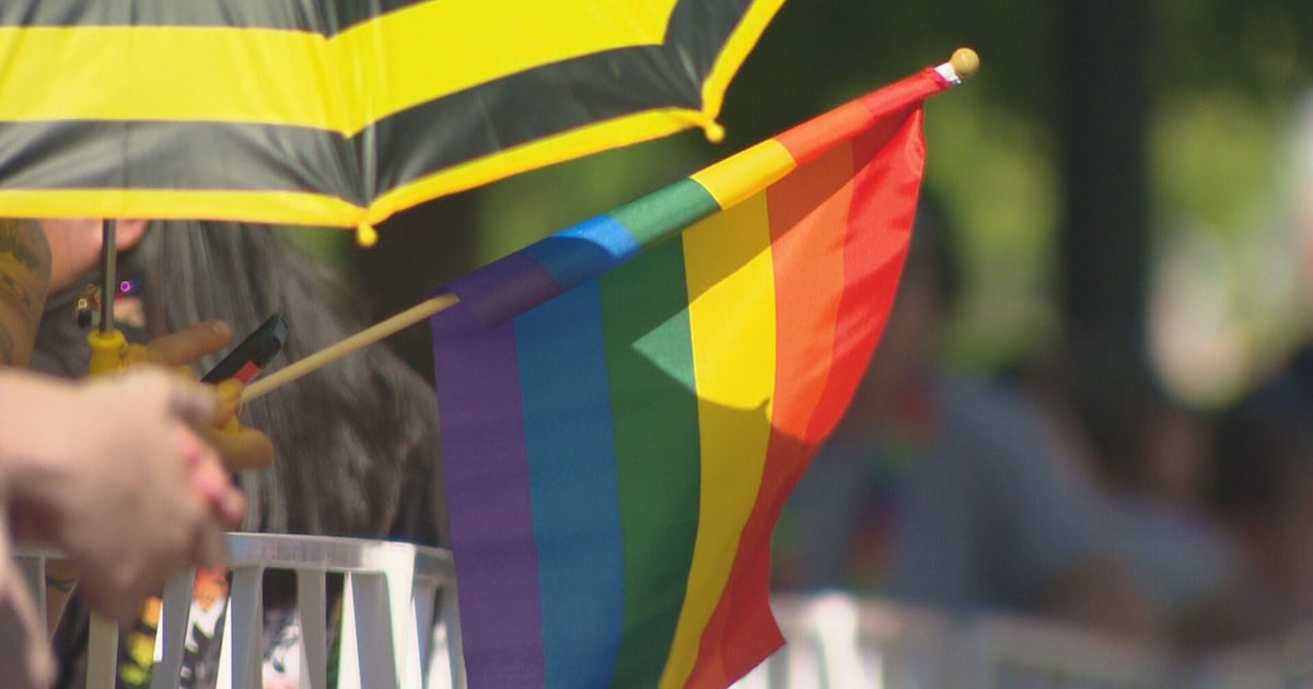 Denver Pride Parade Welcomes Individual Law Enforcement Officers - CBS ...