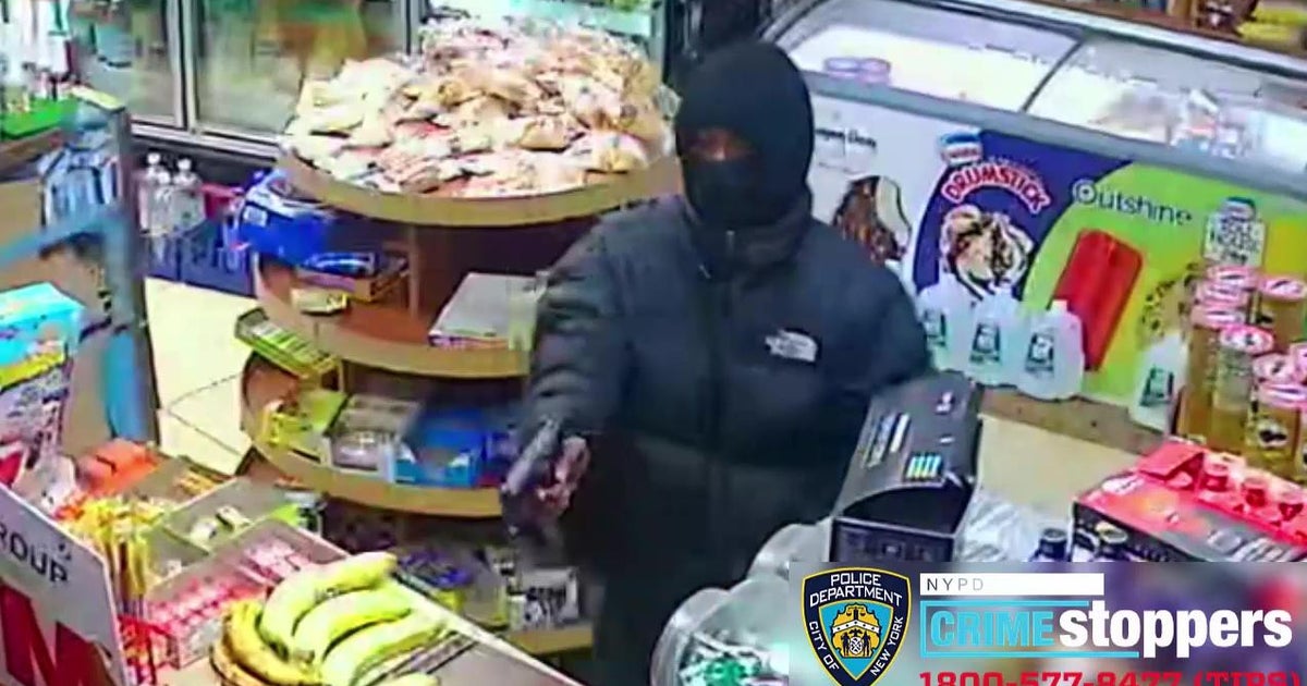Caught On Video Gunmen Rob Grocery Store In Jamaica Queens Cbs New York