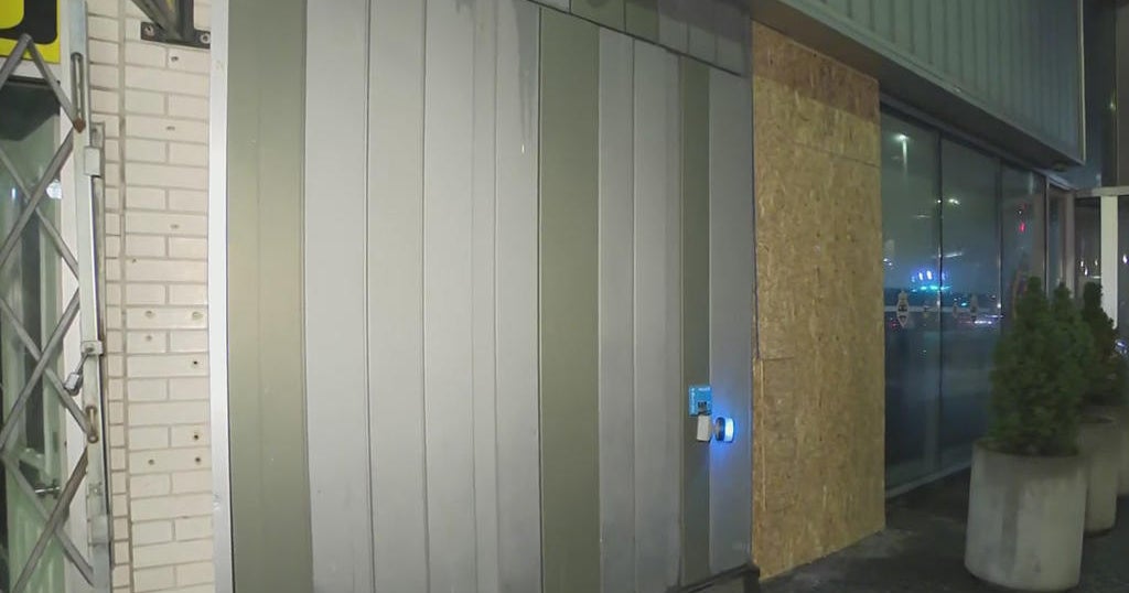 Pittsburgh police investigating after windows broken at Zone 2 ...