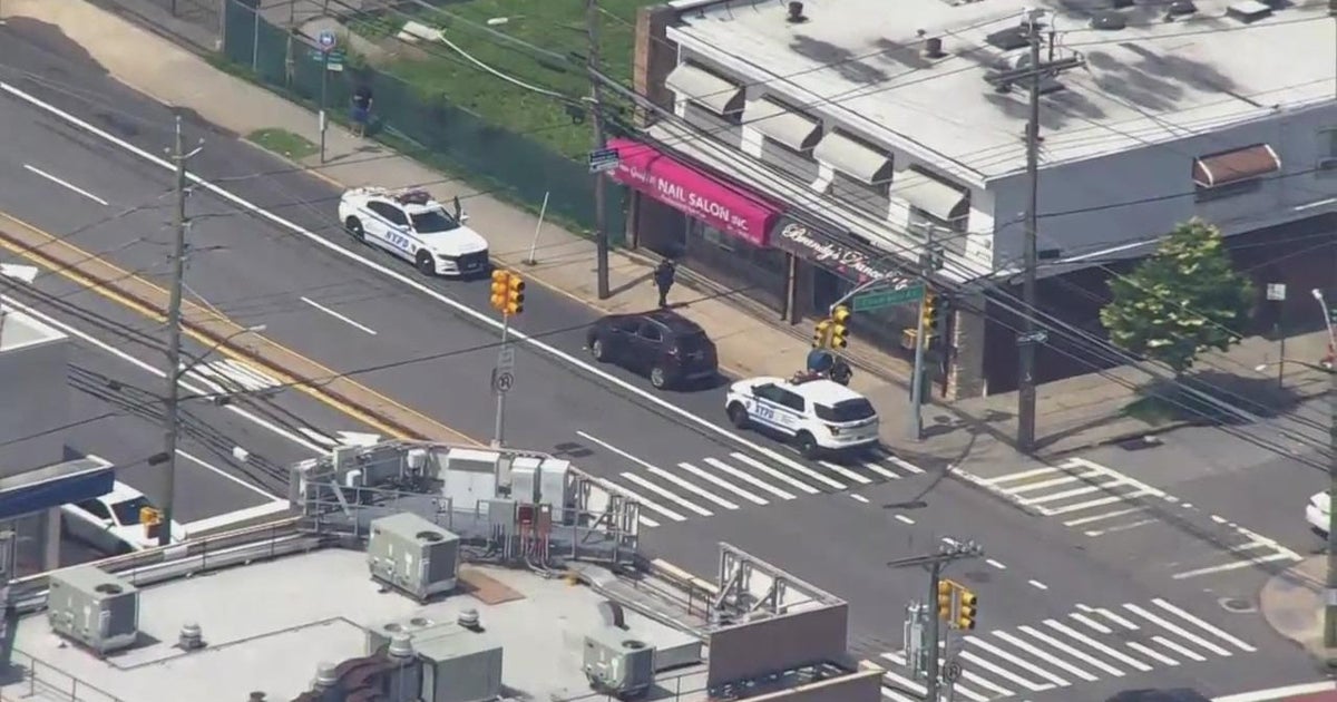 2 people hospitalized after being struck by car on Staten Island, fire ... 2 people hospitalized after being struck by car on Staten Island, fire ...