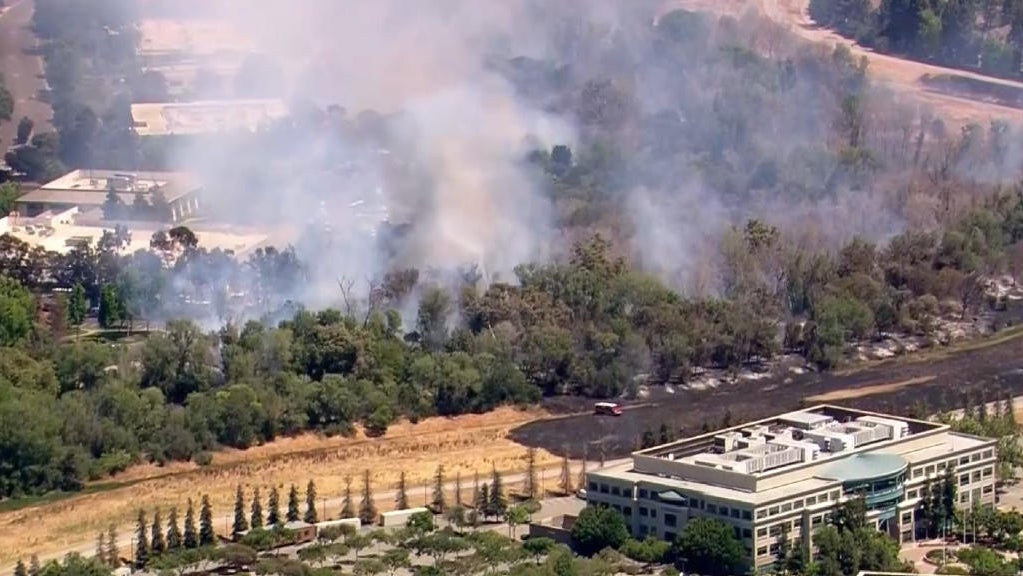 South Bay brush fire burning near North San Jose-Milpitas border - CBS San Francisco