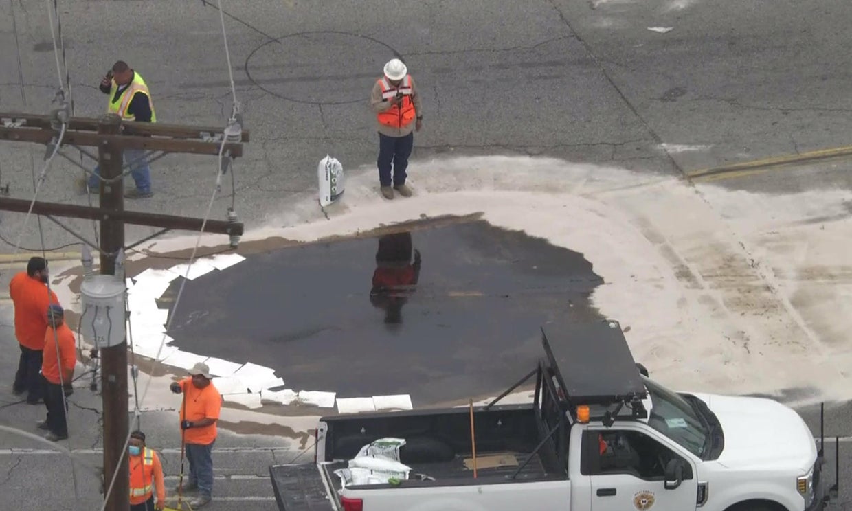 Oil seeps through asphalt of Montebello street - CBS Los Angeles