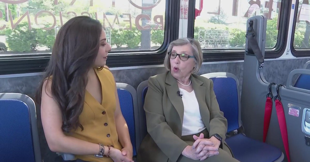 Pace prepares to roll out electric buses - CBS Chicago