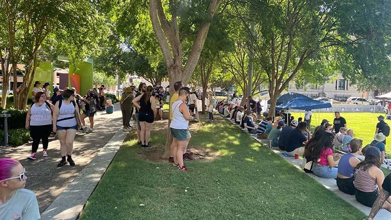 Abortion rights advocates take to the streets in Dallas - CBS Texas